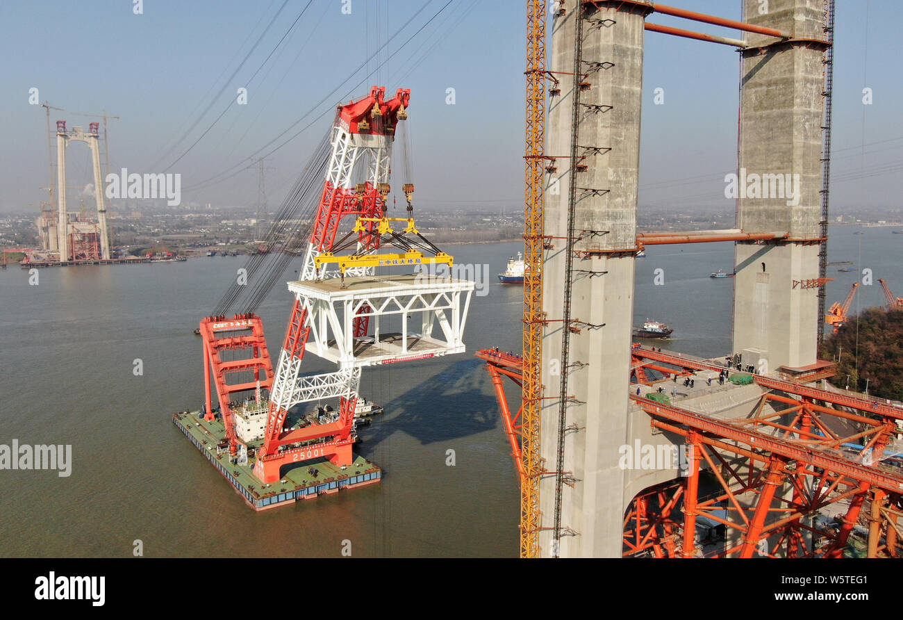 The Wufengshan Yangtze River Bridge, China's first rail-road suspension ...