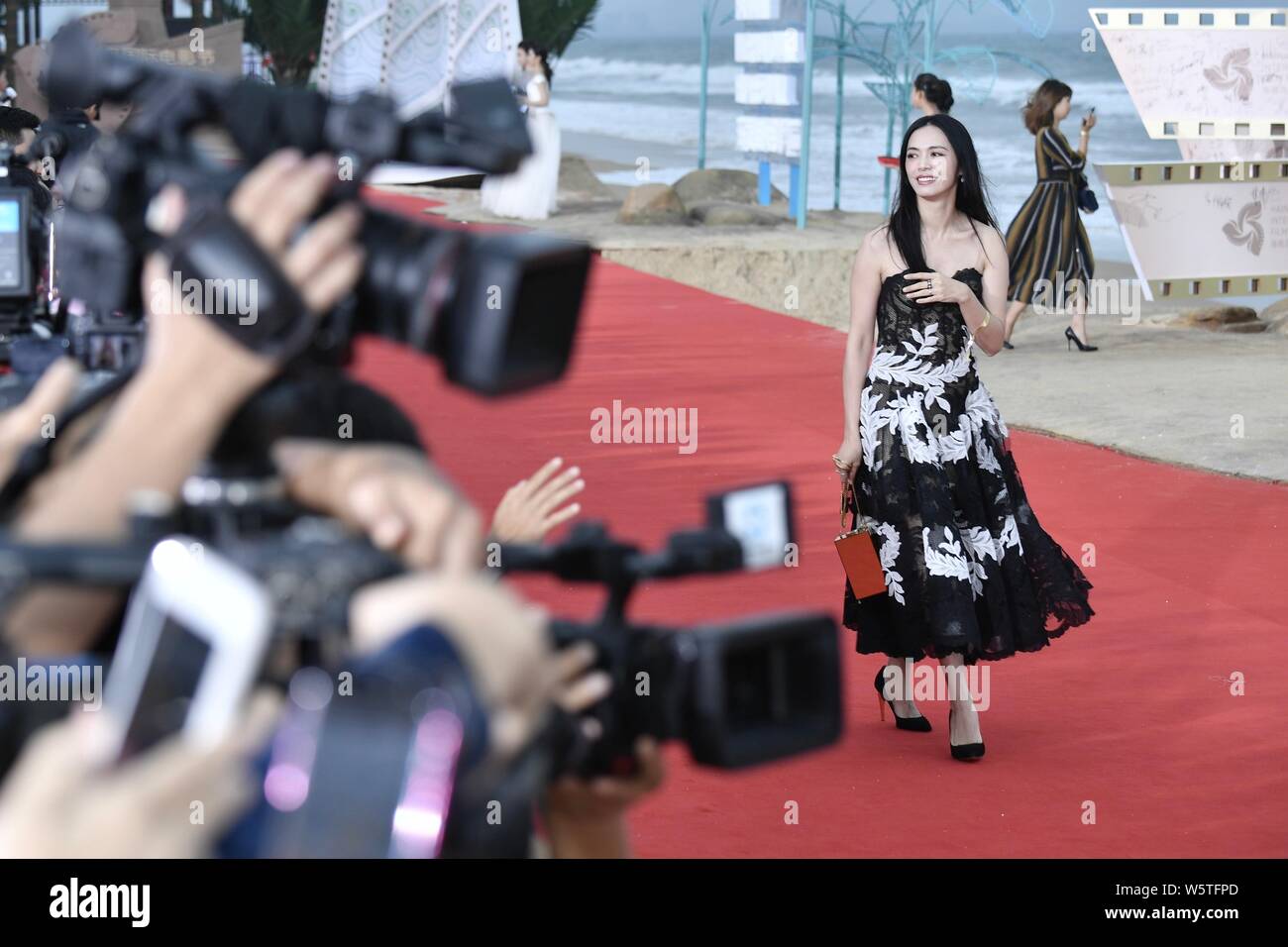 Chinese actress Yao Chen arrives on the red carpet for the closing ...