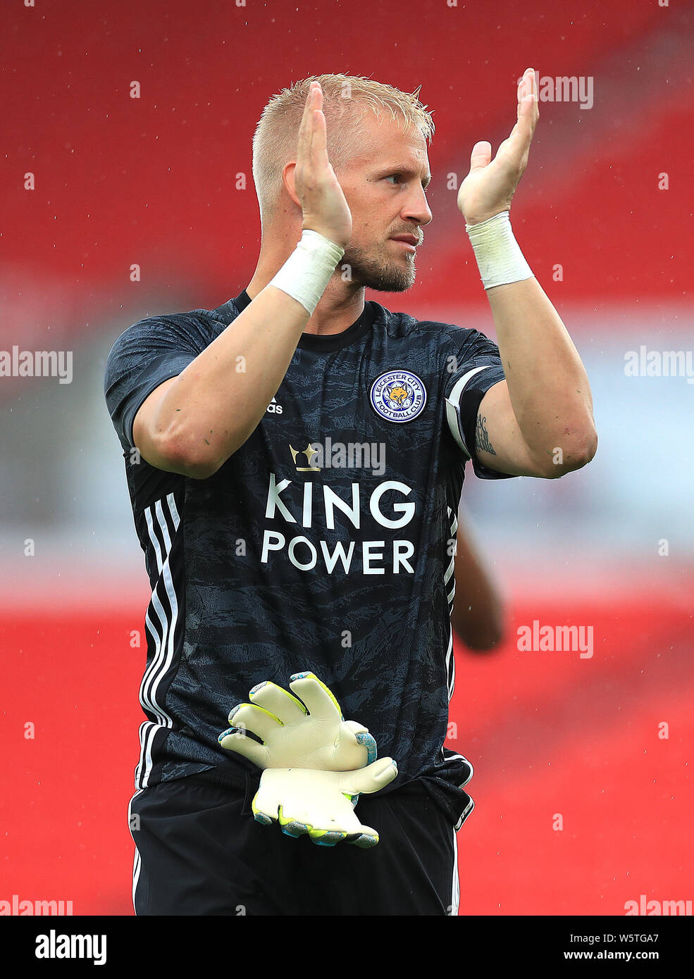 Leicester City goalkeeper Kasper Schmeichel Stock Photo - Alamy