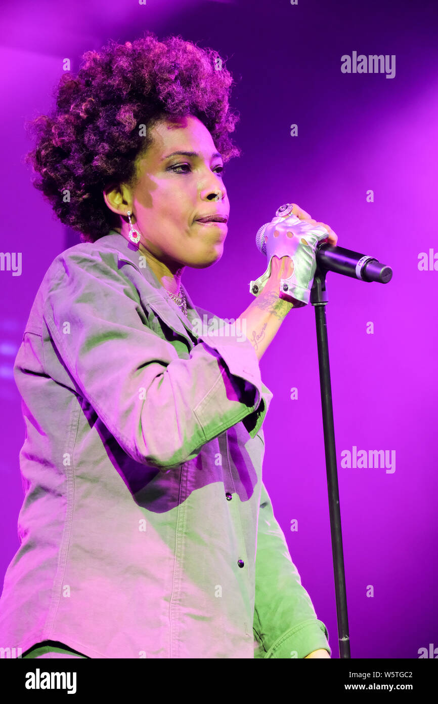 Macy gray singer hi-res stock photography and images - Alamy