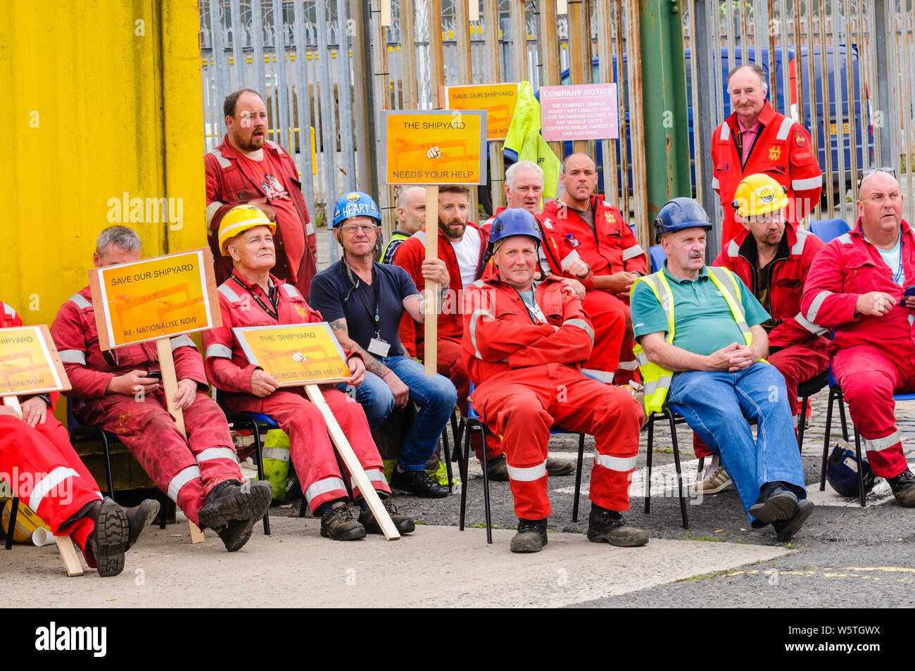Belfast shipyard workers hi-res stock photography and images - Alamy