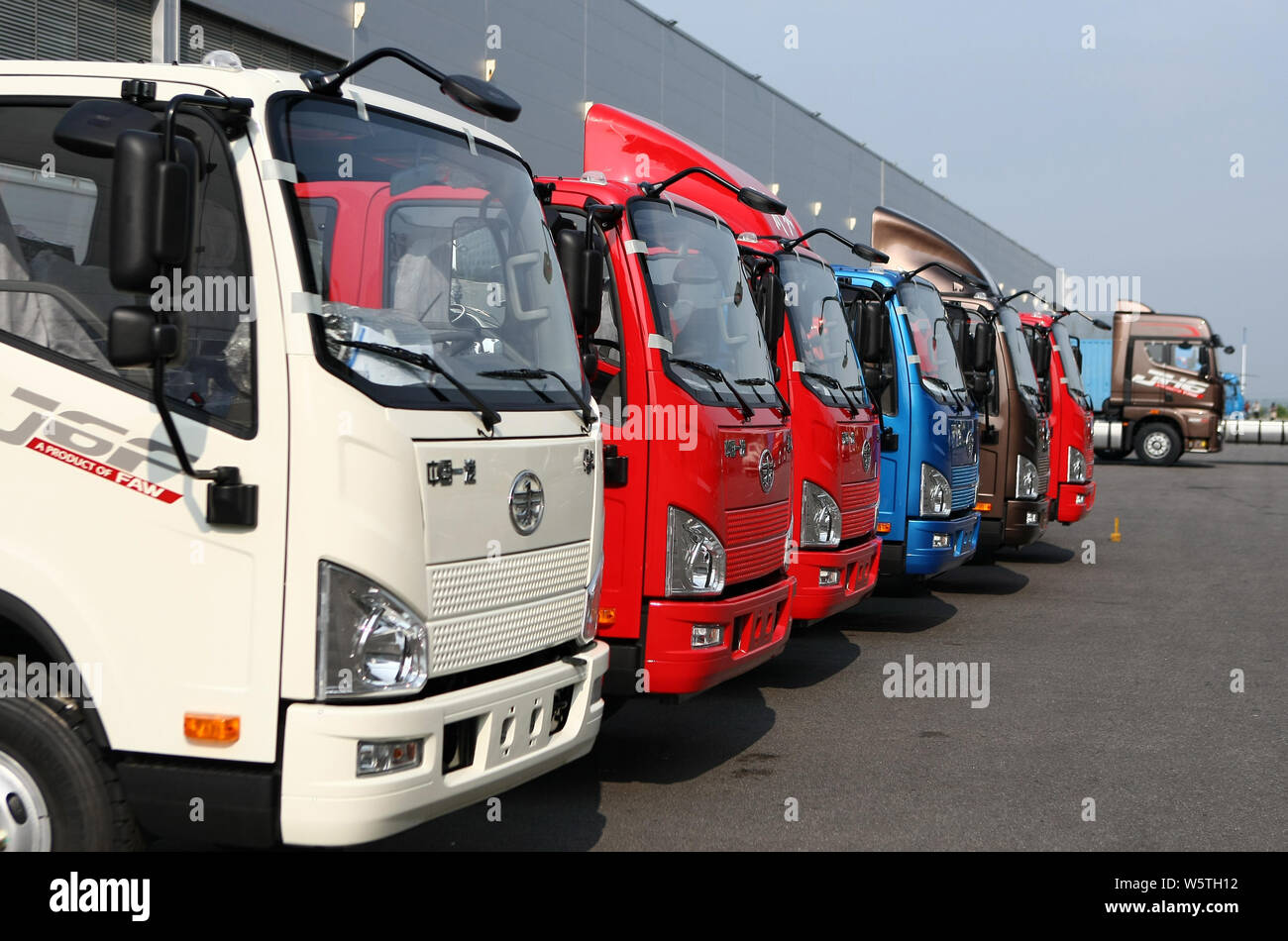 Faw trucks hi-res stock photography and images - Alamy