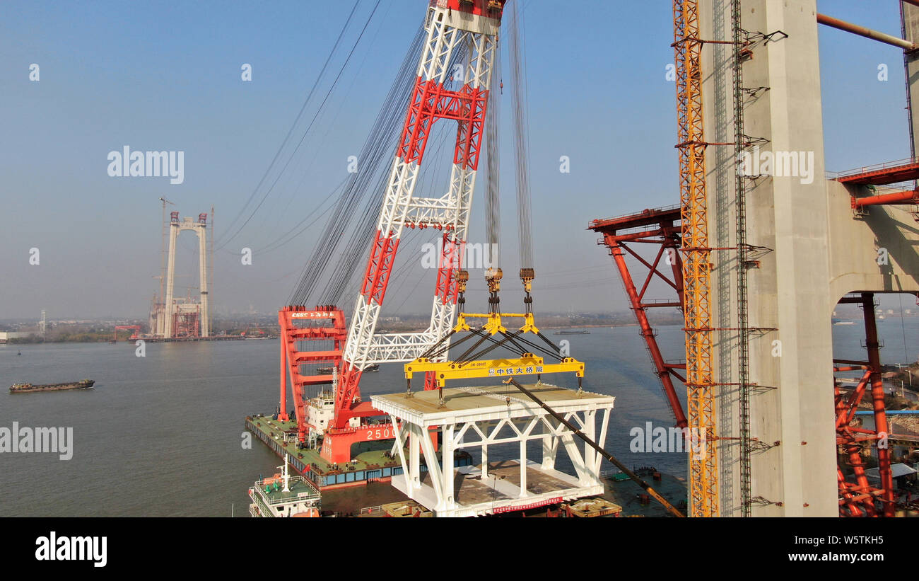The Wufengshan Yangtze River Bridge, China's first rail-road suspension ...