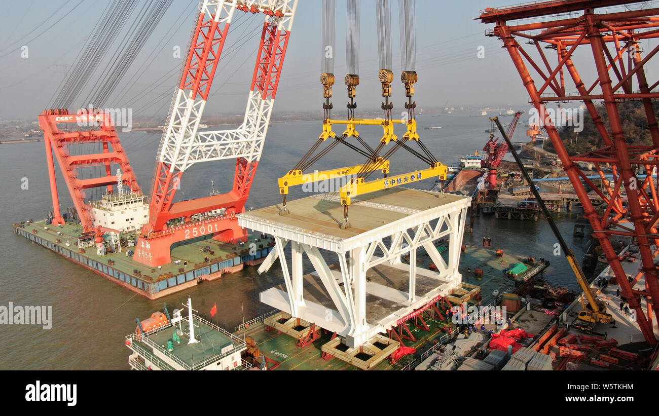 The Wufengshan Yangtze River Bridge, China's first rail-road suspension ...