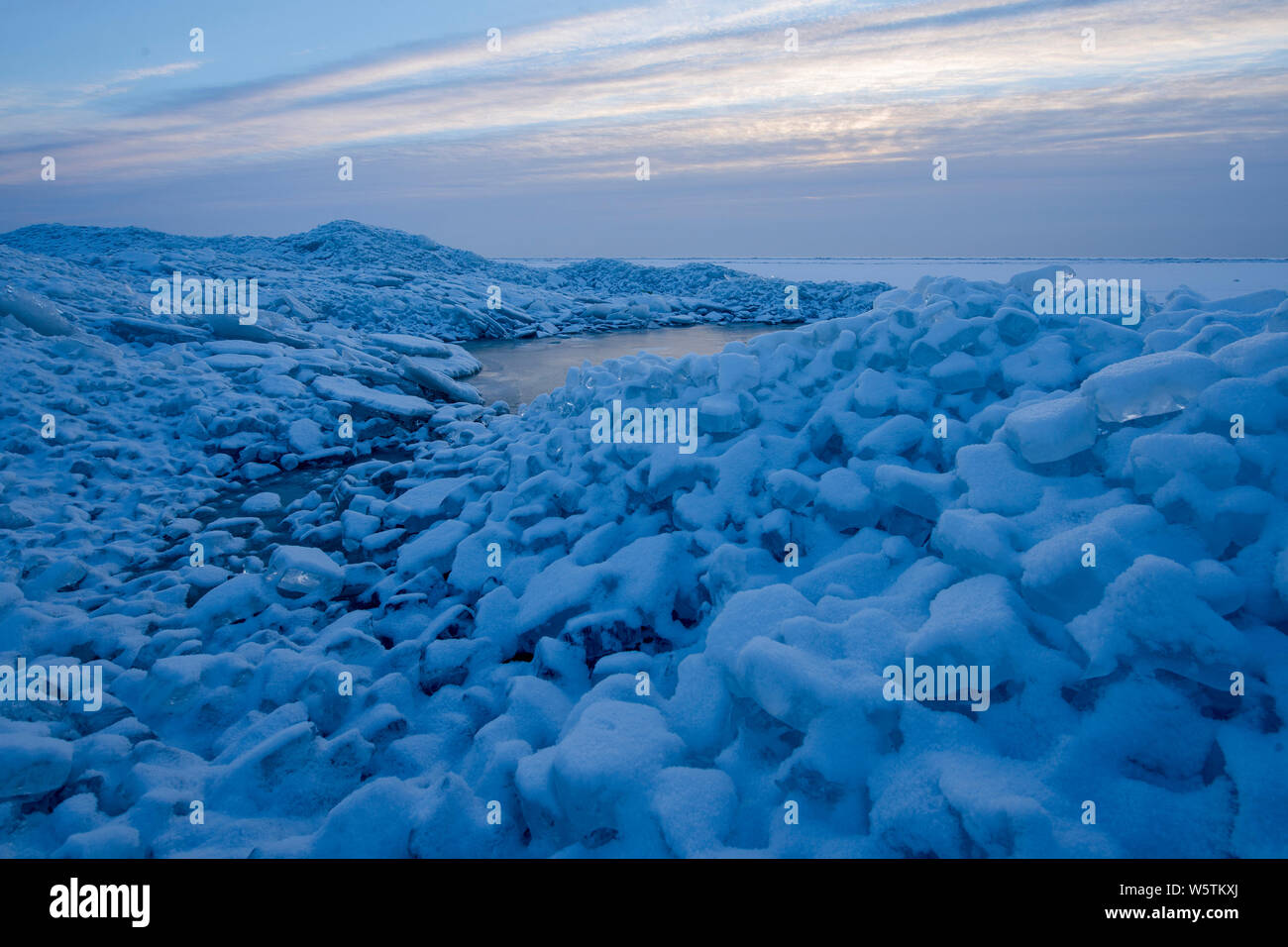 Xingkai hi-res stock photography and images - Alamy