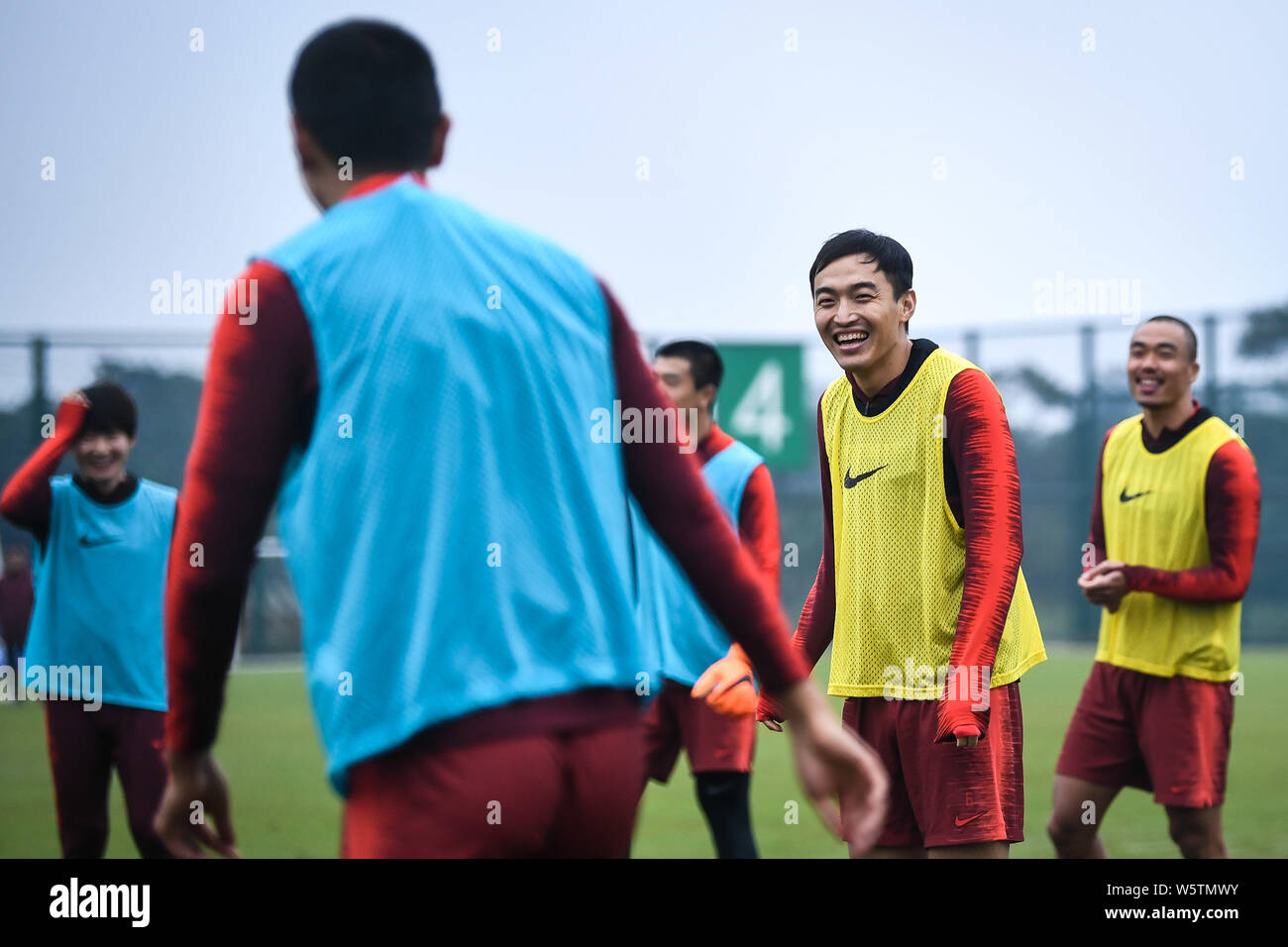 Feng Xiaoting, second left, and teammates of the Chinese national men's ...