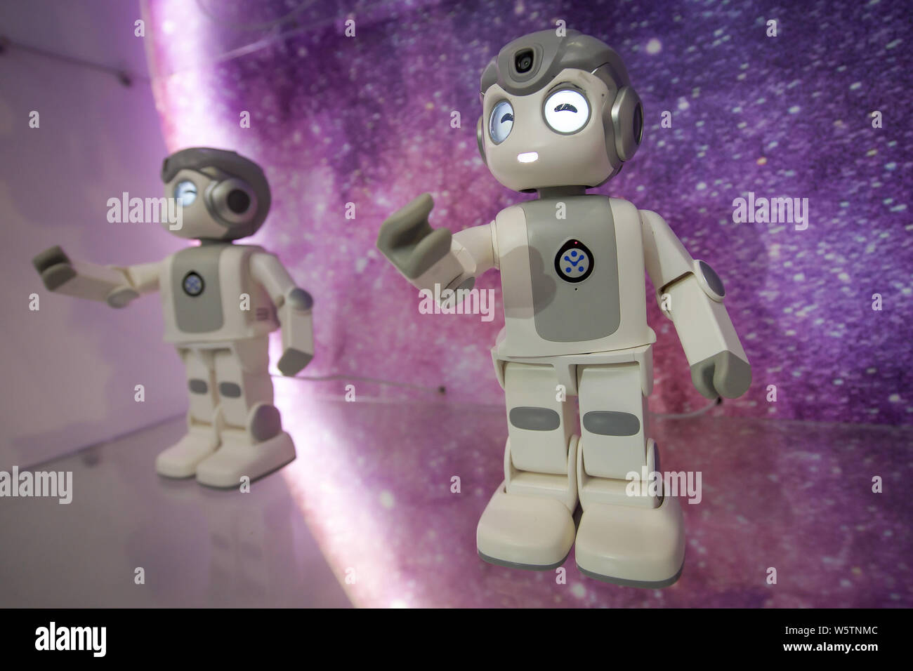 Robots dancing china hi-res stock photography and images - Alamy