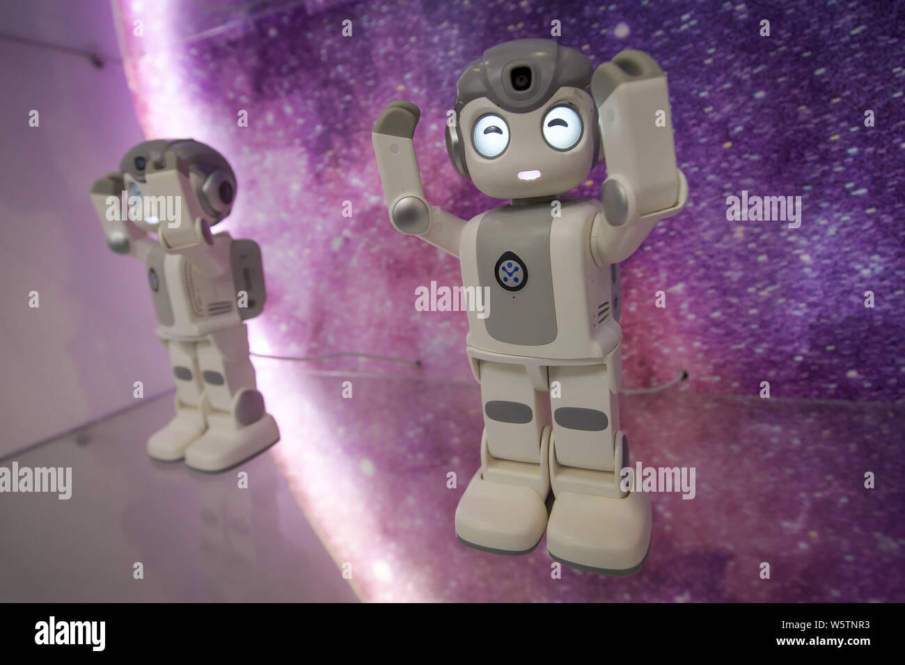 Robots dancing china hi-res stock photography and images - Alamy