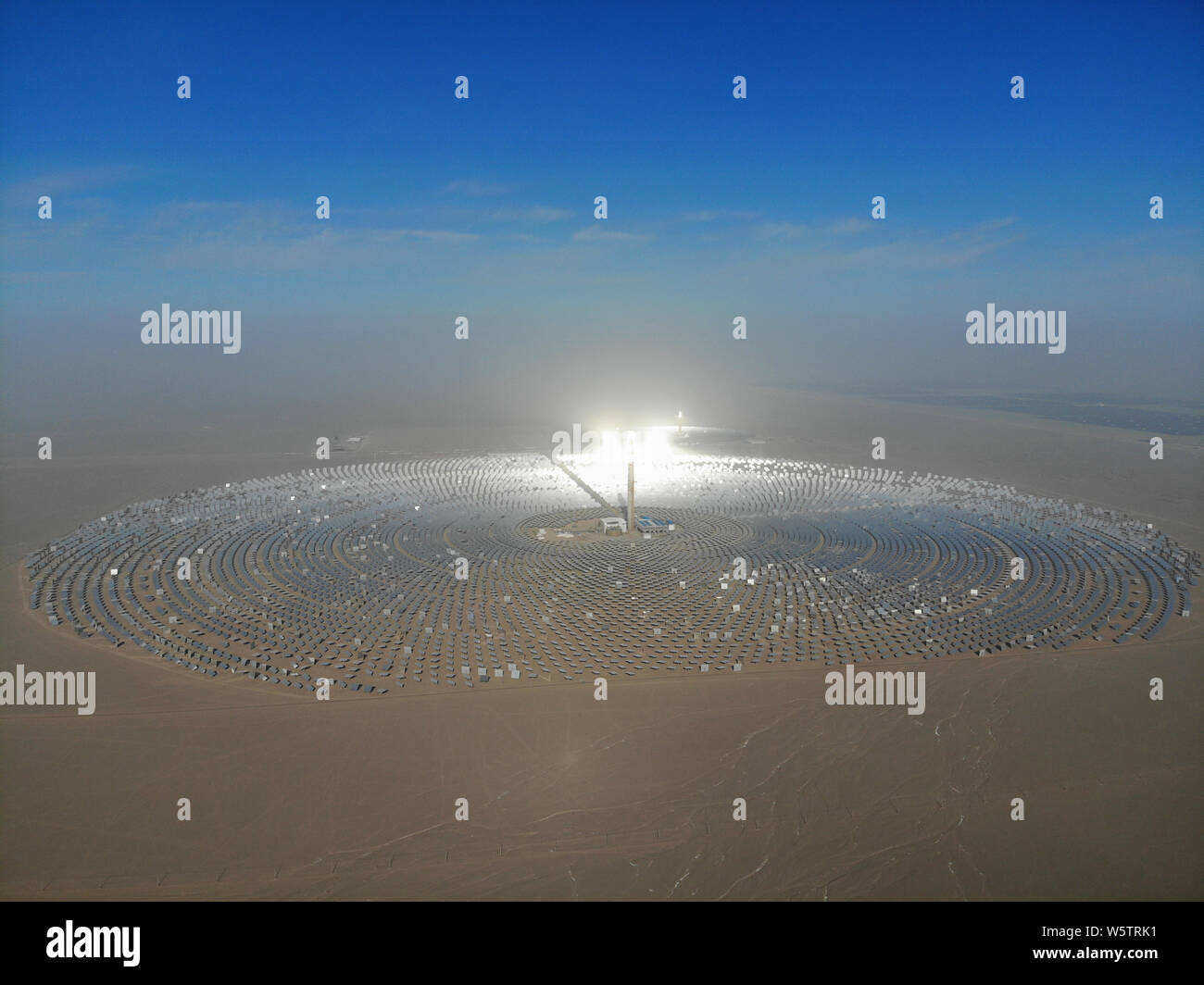 Aerial view of the 100-megawatt molten salt solar power concentrated ...