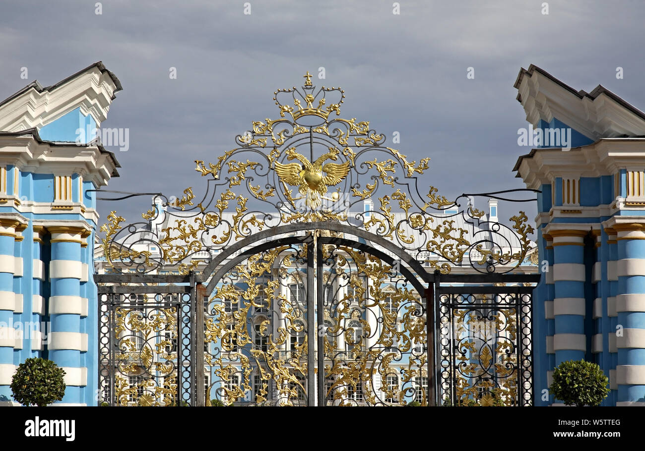 Rococo style gate hi-res stock photography and images - Alamy