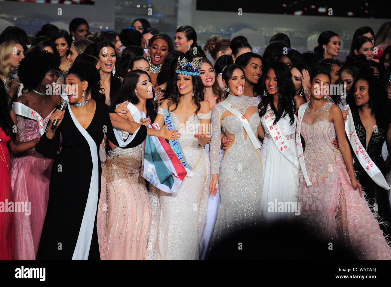 Pageant contestants miss world hi-res stock photography and images - Alamy