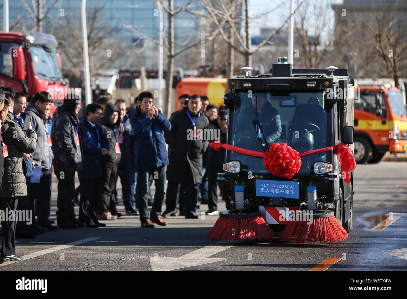 An autonomous driving sanitation vehicle co-developed by Baidu's ...