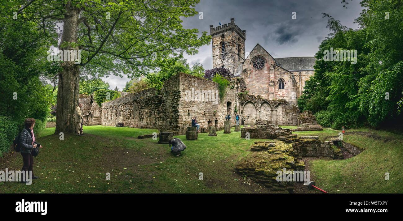 Culross abbey hi-res stock photography and images - Alamy