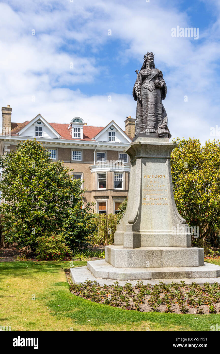 Statues of queen victoria hi-res stock photography and images - Alamy