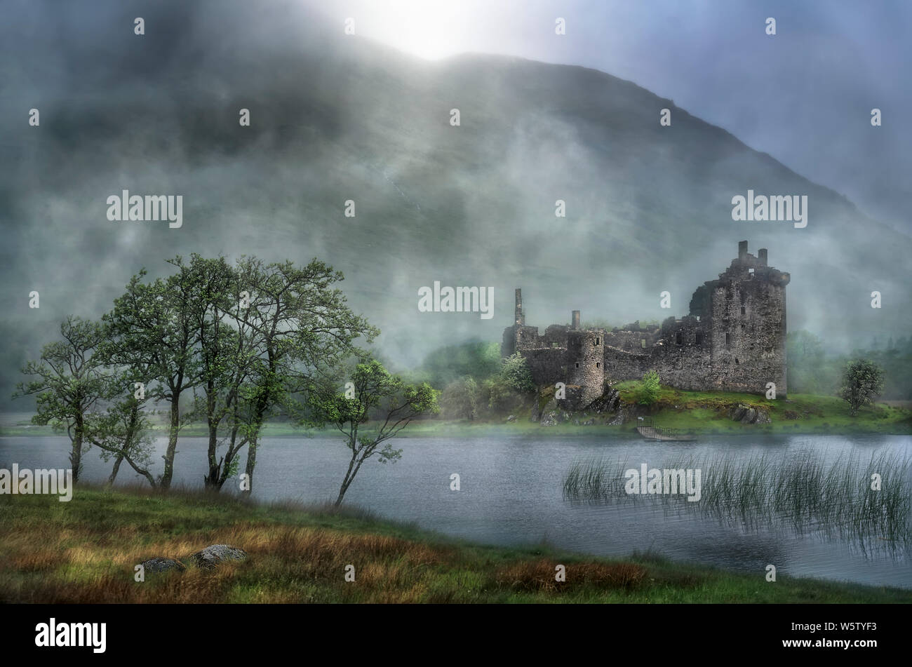 Kilchurn Castle Ruins Stock Photo - Alamy