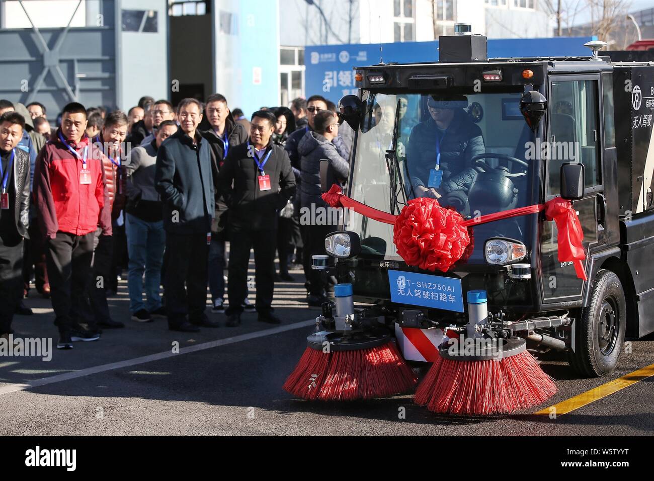 An autonomous driving sanitation vehicle co-developed by Baidu's ...