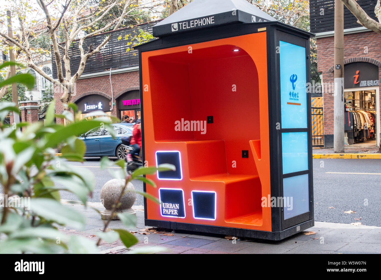 Charging booth hi-res stock photography and images - Alamy