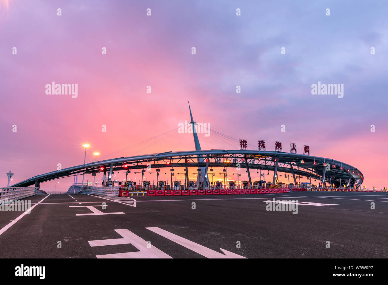 --FILE--A view of the world's longest cross-sea bridge, the Hong Kong ...