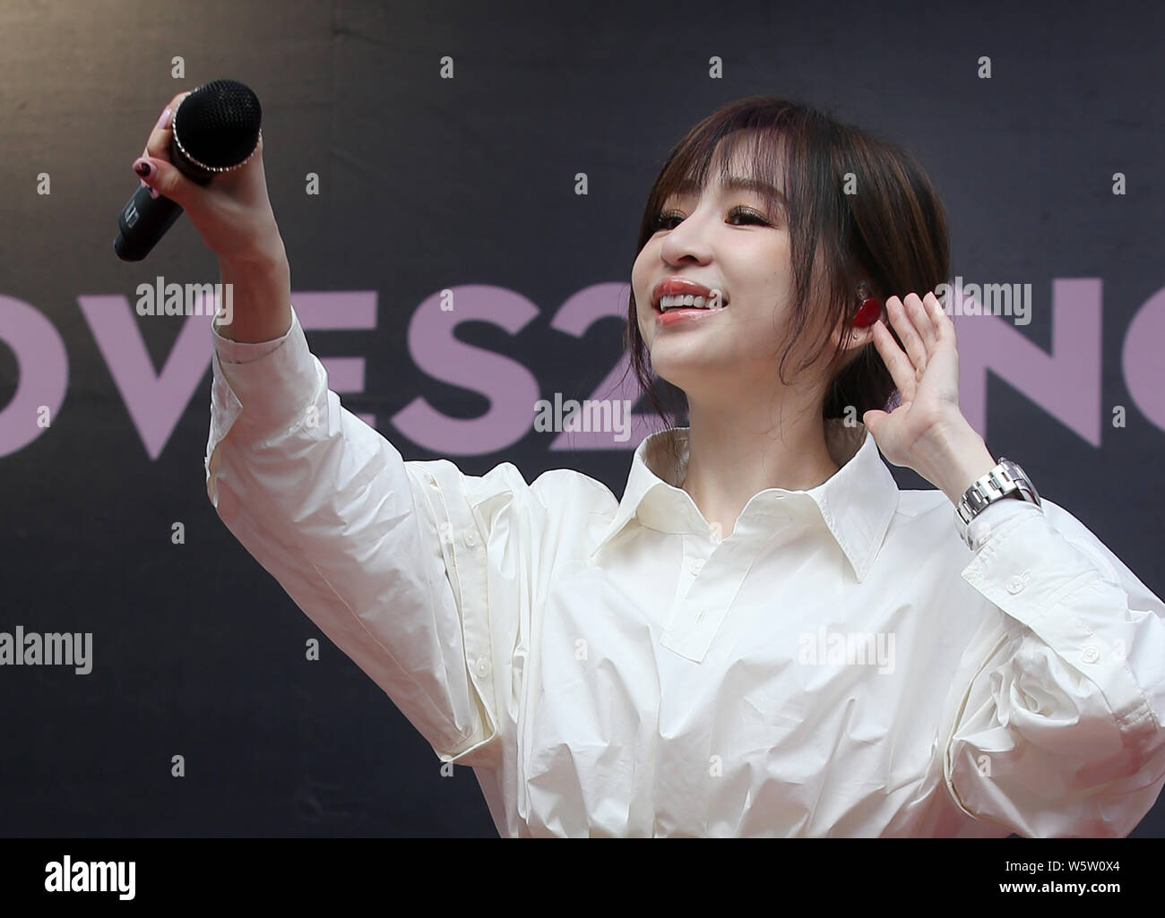 **TAIWAN OUT**Taiwanese singer and actress Cyndi Wang attends a signing ...