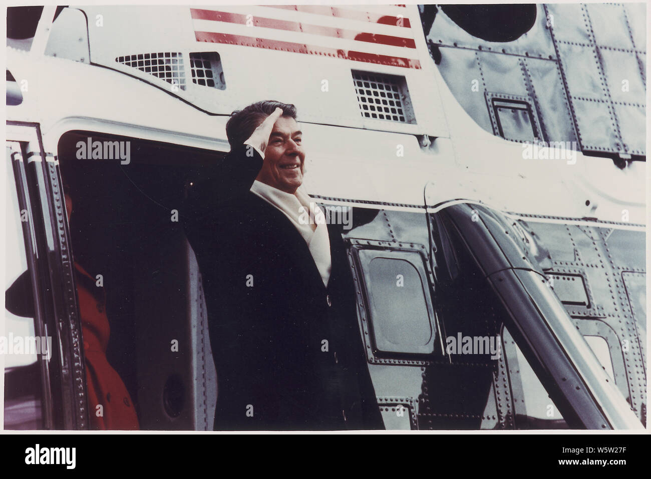 Photograph of President Reagan's last day saluting as he boards the ...