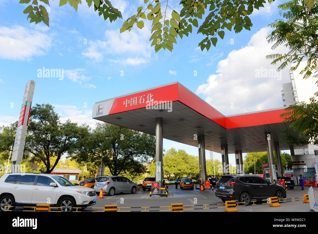 Sinopec station hi-res stock photography and images - Alamy