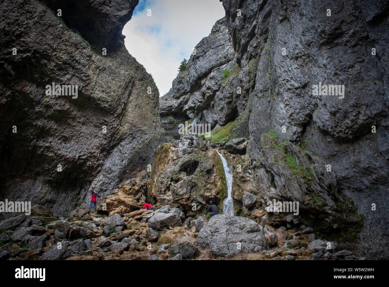 Malham climbing hi-res stock photography and images - Alamy