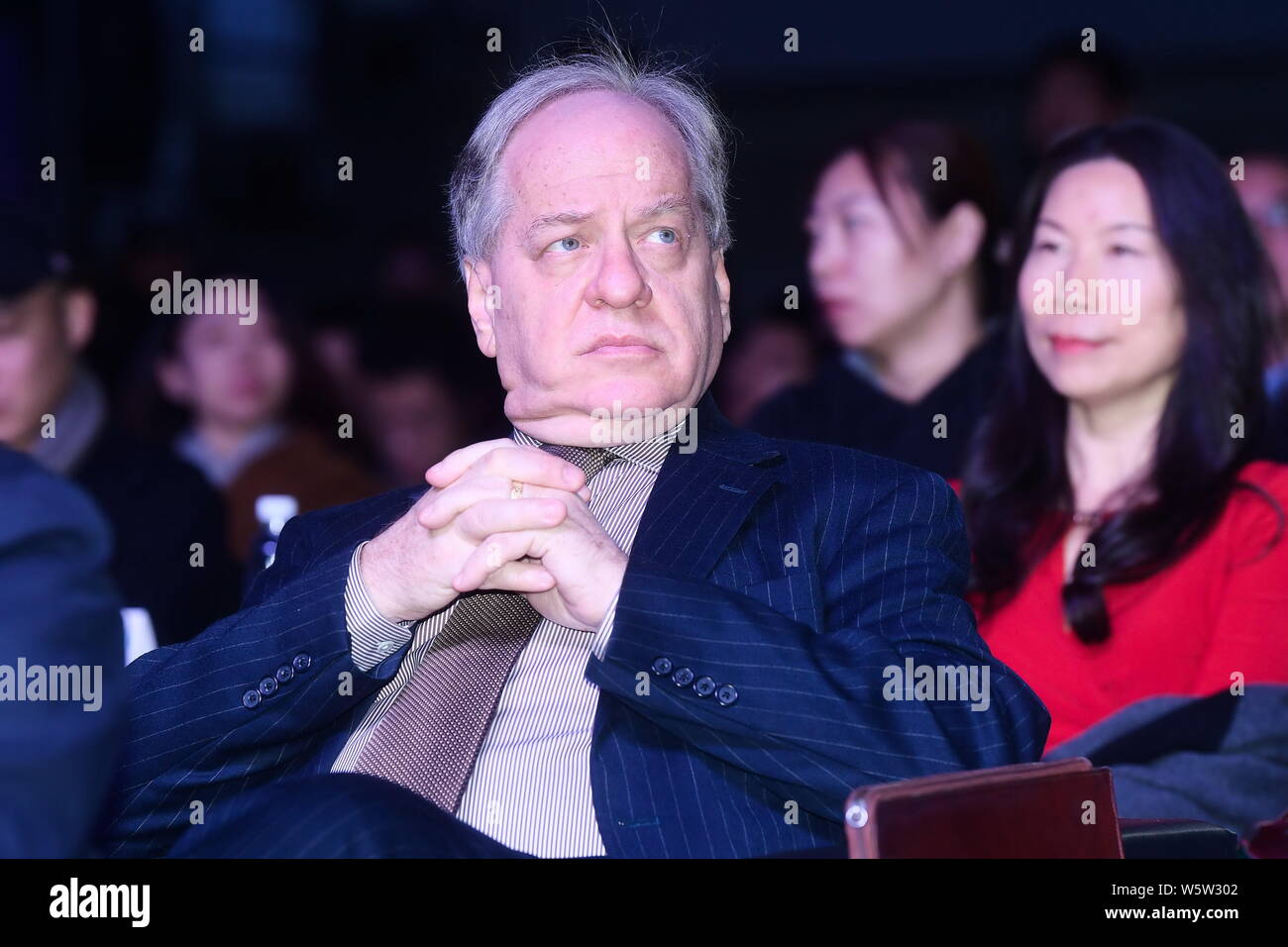 Robin lewis hi-res stock photography and images - Alamy