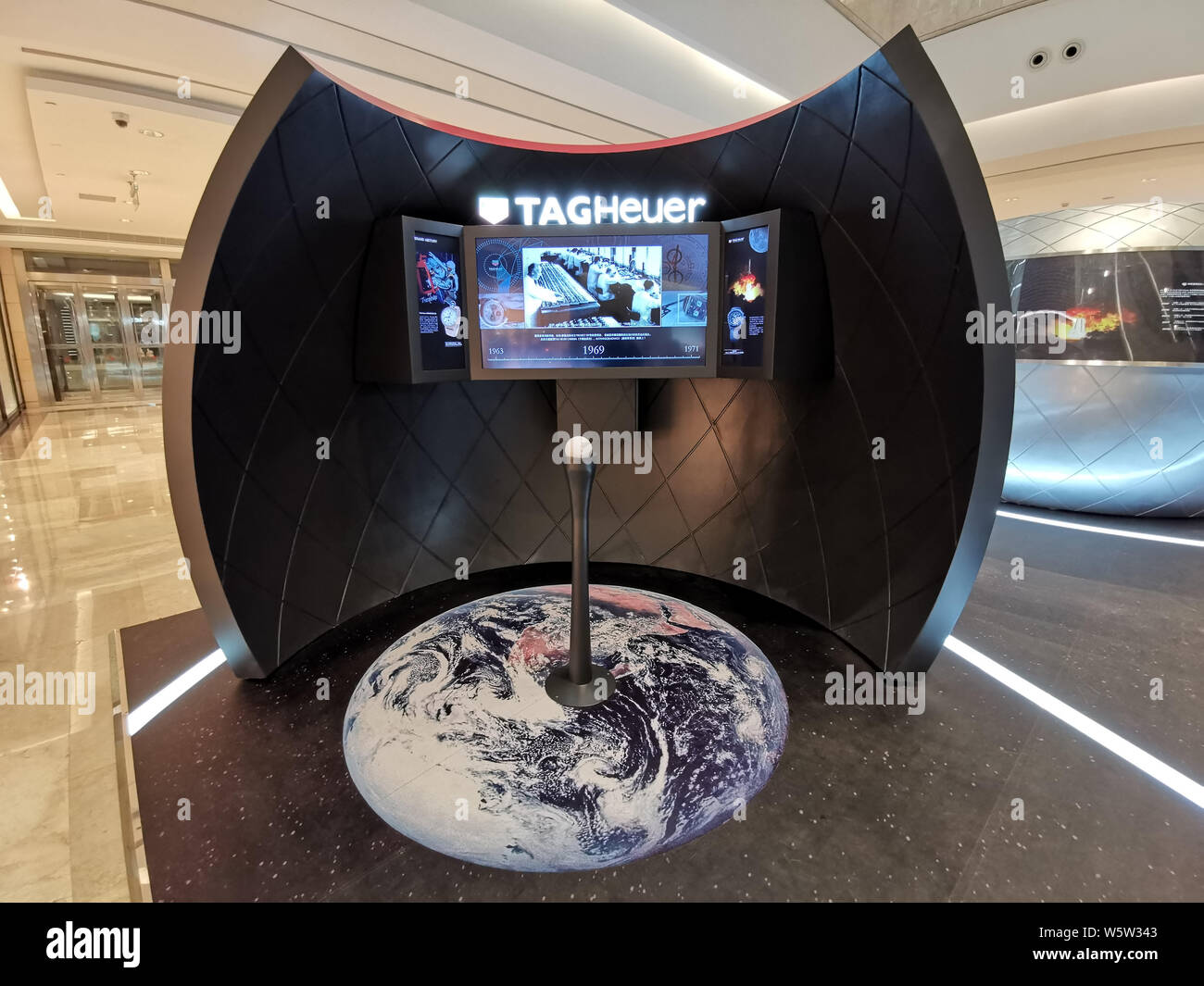 The models of China's first moon rover The Jade Rabbit and China's ...