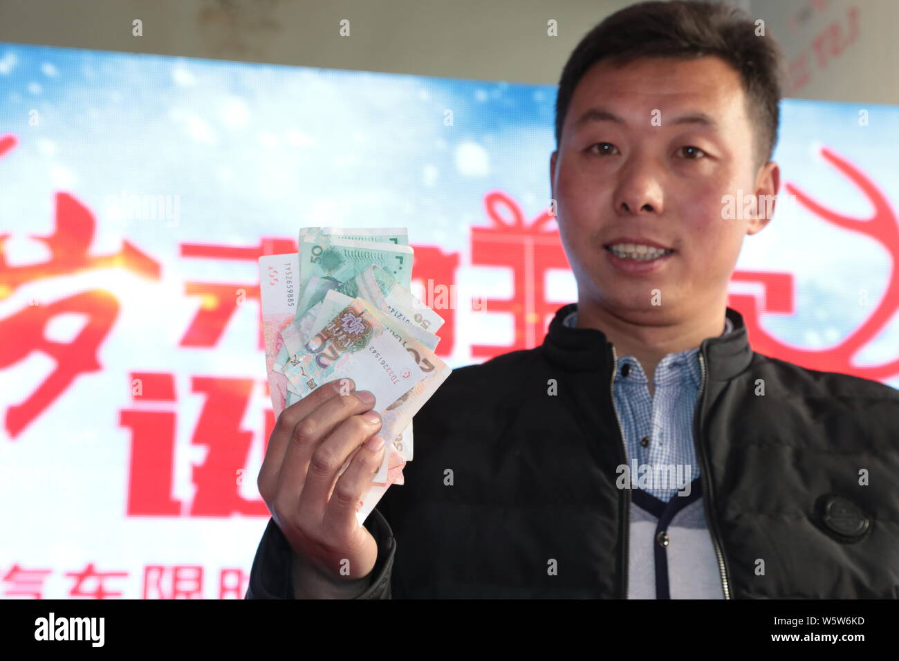 Money grabbing hi-res stock photography and images - Alamy