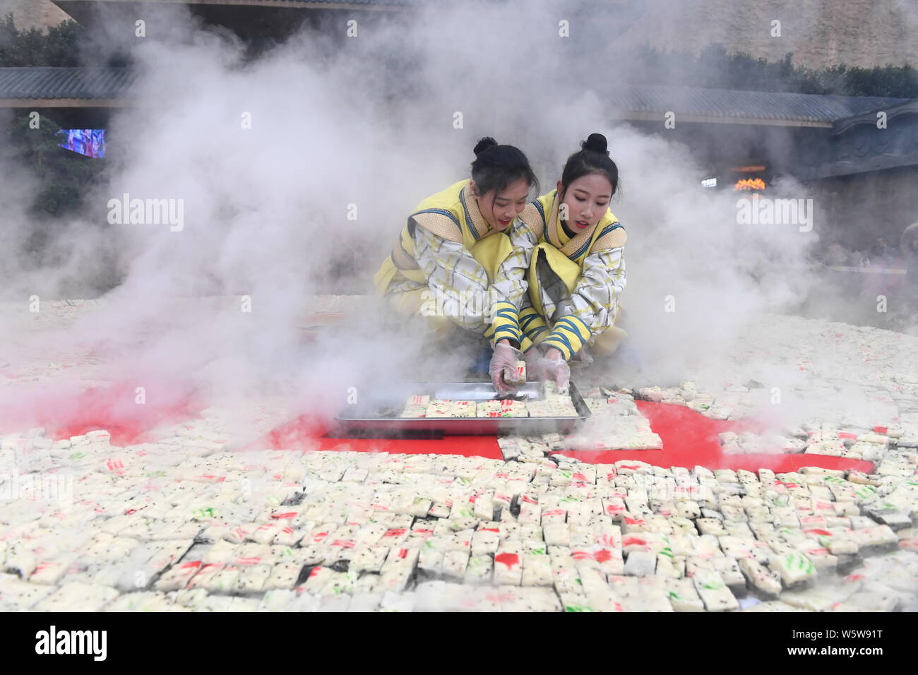 Chinese workers dressed in traditional costumes hand 88,000 pieces of ...