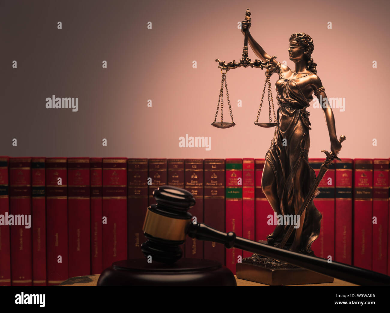Law symbols hi-res stock photography and images - Alamy