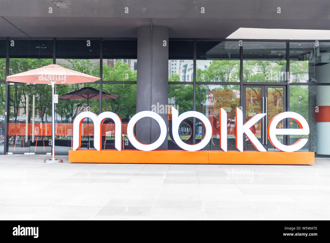 Mobike logo hi-res stock photography and images - Alamy