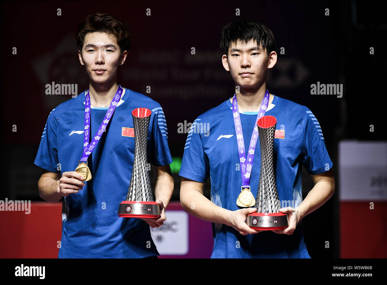 Li Junhui and Liu Yuchen of China pose with their trophies after ...