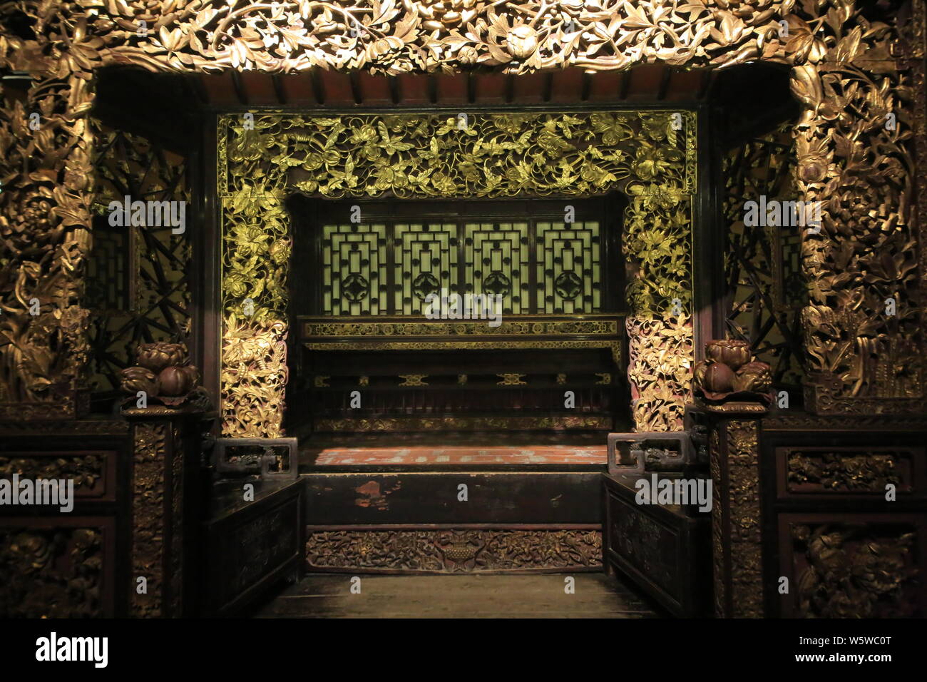 The "World's Number 1 Bed", one of the country's most ornate beds ...