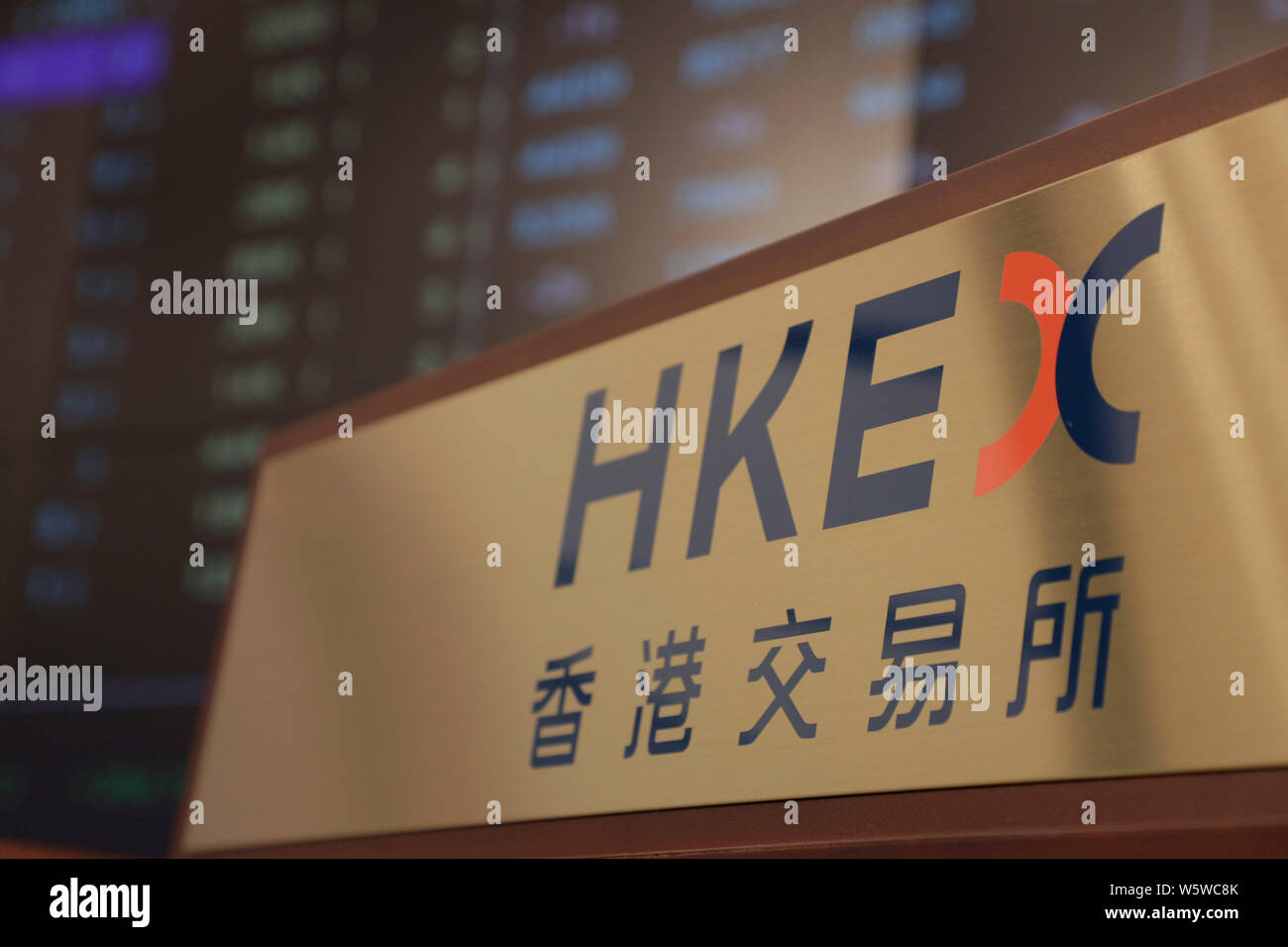 Stock exchange hong kong hi-res stock photography and images - Alamy