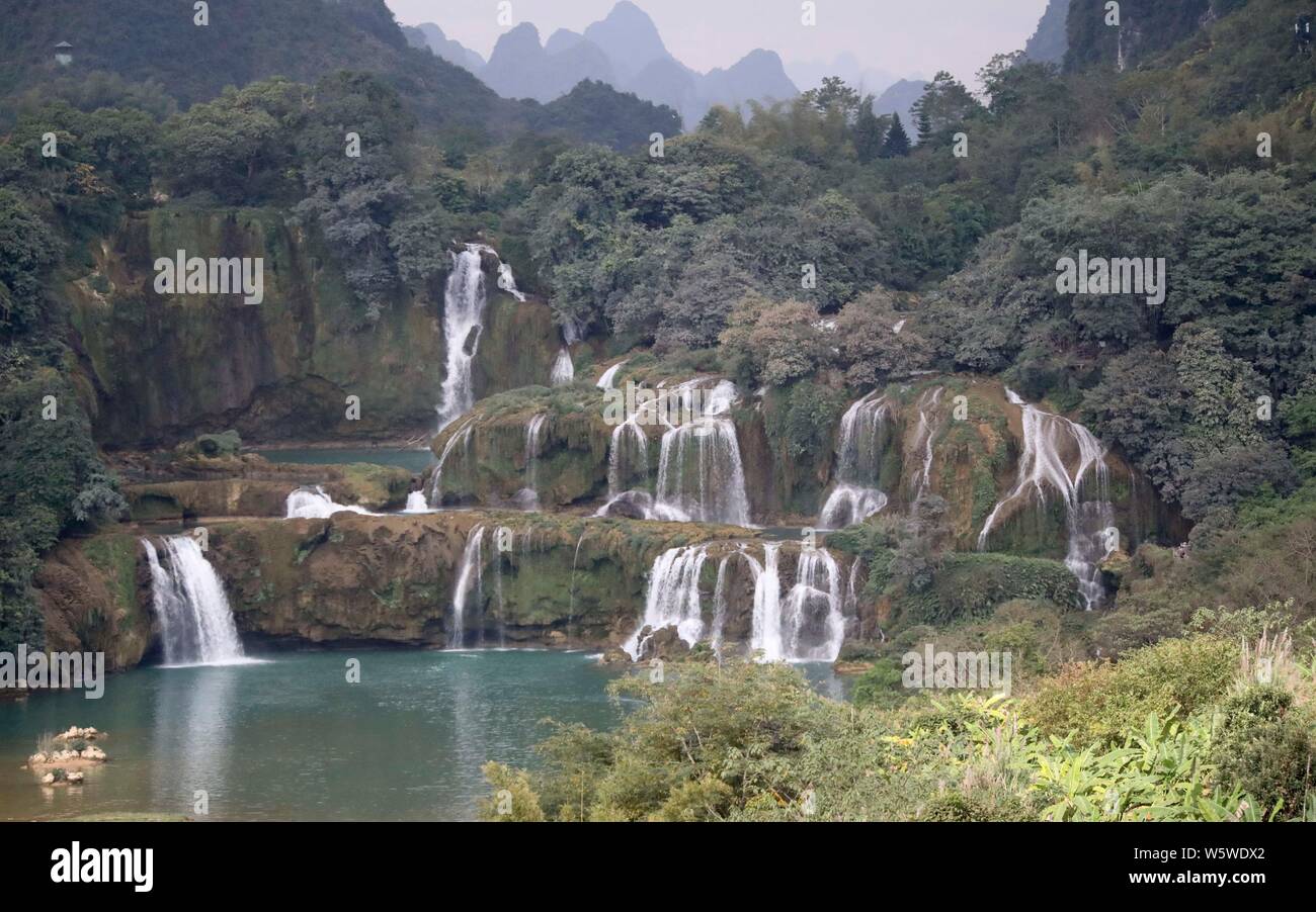 Scenery of the Detian Waterfall in Daxin county, south China's Guangxi ...