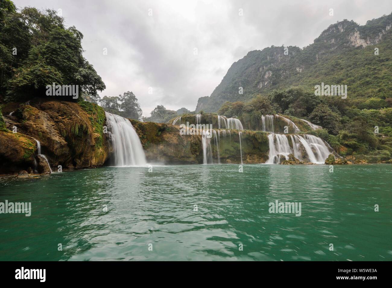 Scenery of the Detian Waterfall in Daxin county, south China's Guangxi ...