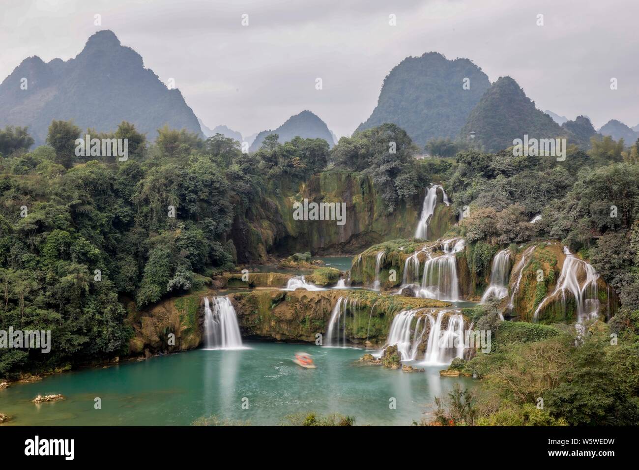 Scenery of the Detian Waterfall in Daxin county, south China's Guangxi ...