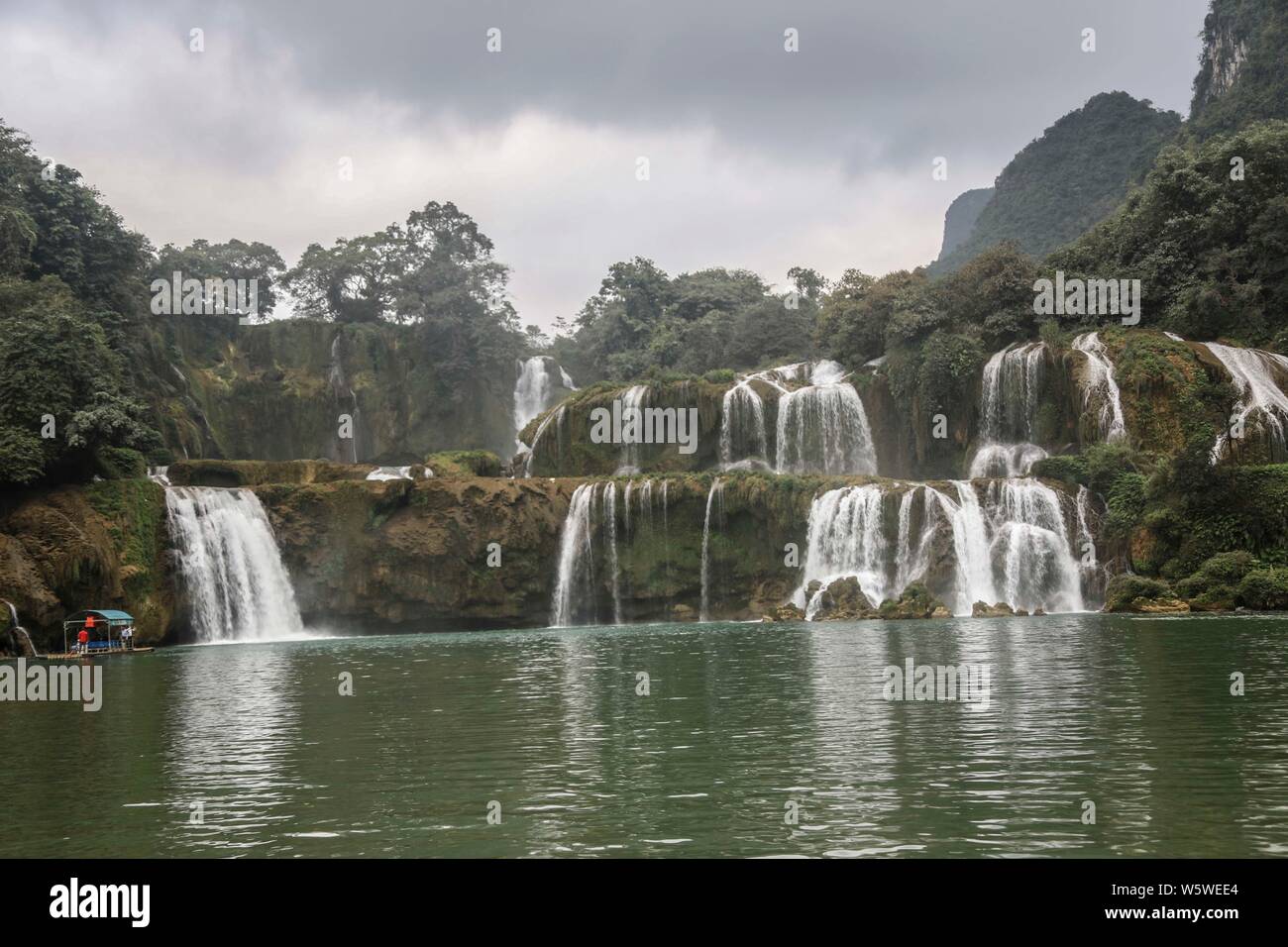 Scenery of the Detian Waterfall in Daxin county, south China's Guangxi ...
