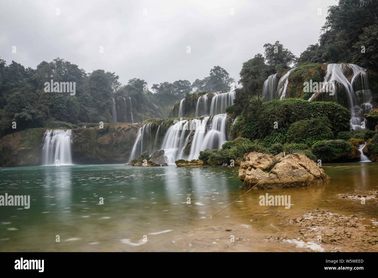 Scenery of the Detian Waterfall in Daxin county, south China's Guangxi ...