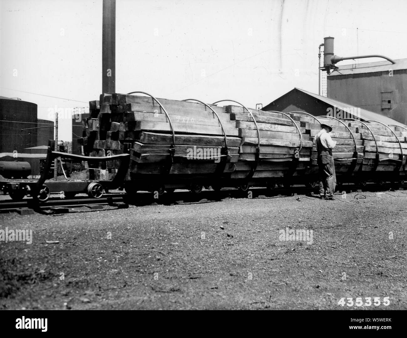 Creosote treatment hi-res stock photography and images - Alamy