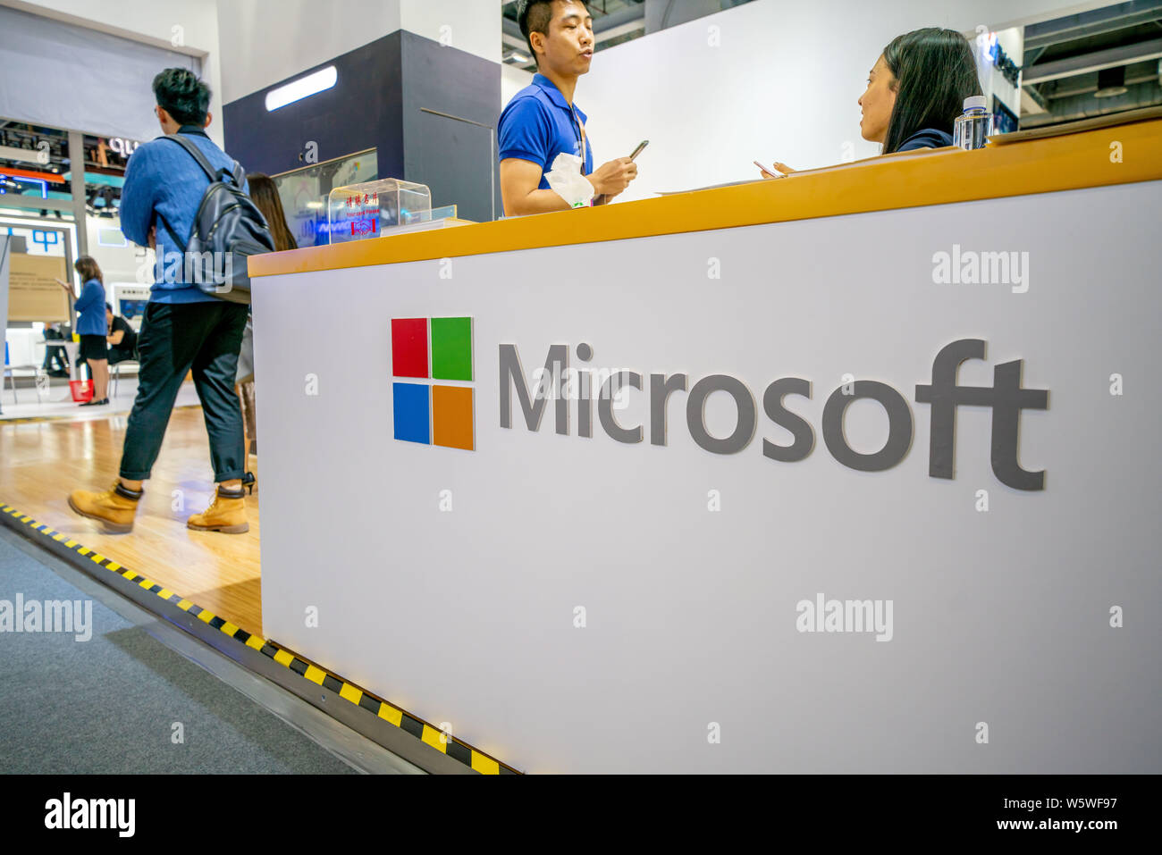 --FILE--People visit the stand of Microsoft during the 6th China Mobile ...