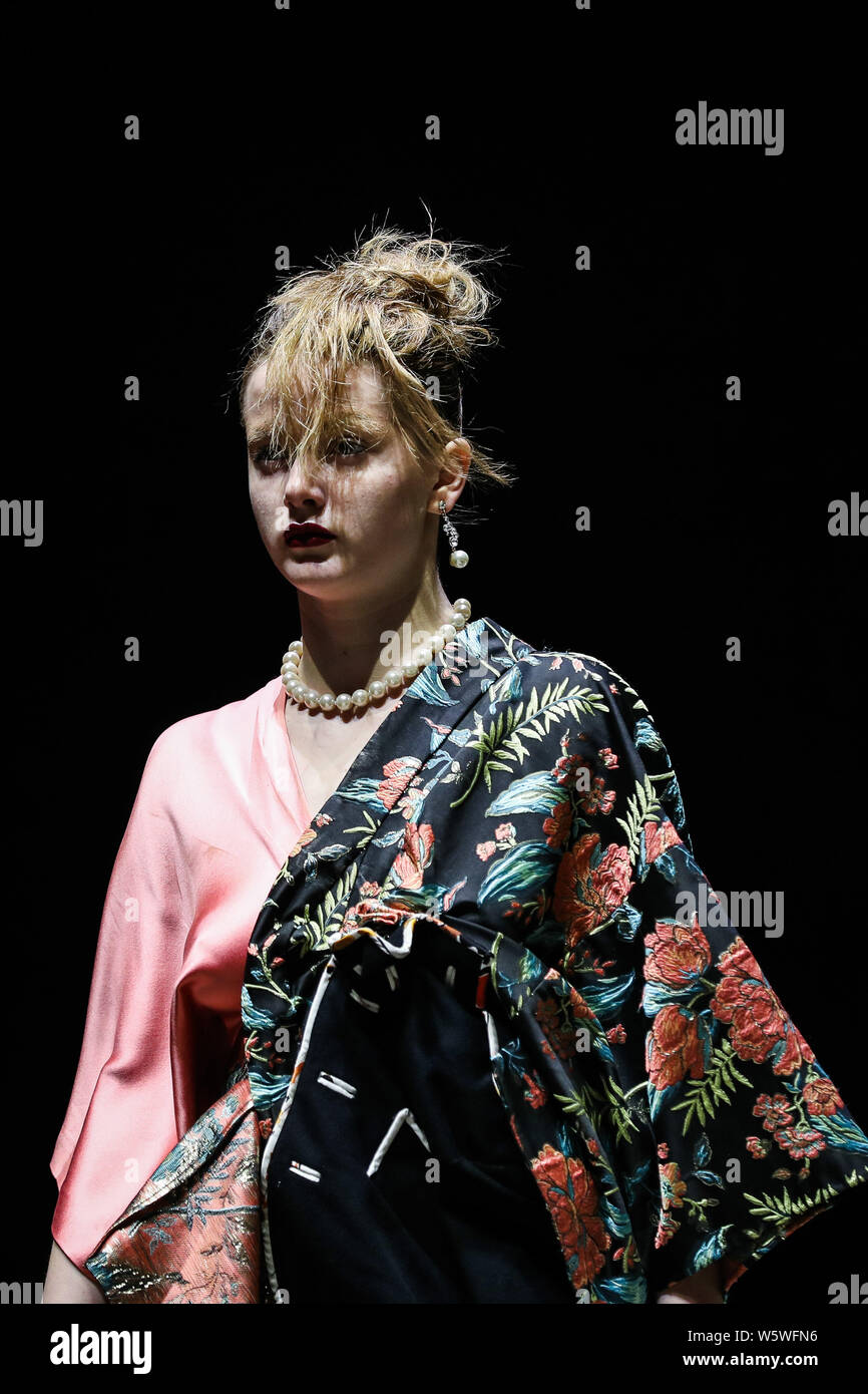 Oppo model hi-res stock photography and images - Alamy