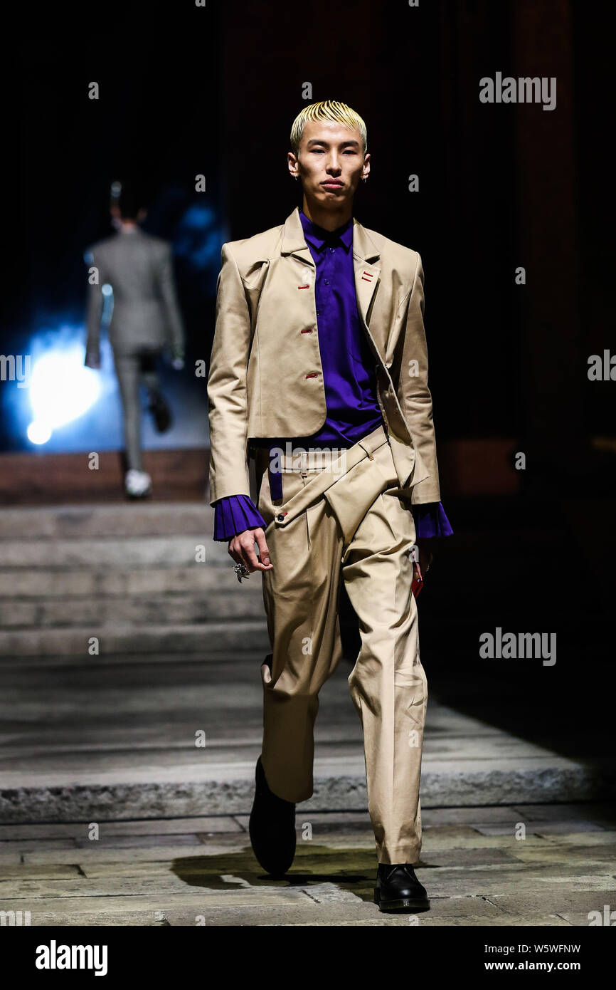 Oppo model hi-res stock photography and images - Alamy