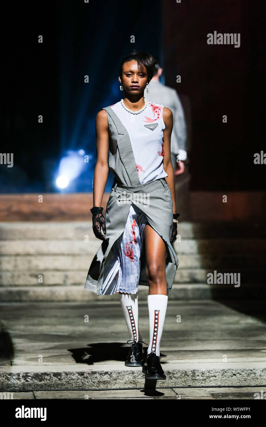 Oppo model hi-res stock photography and images - Alamy