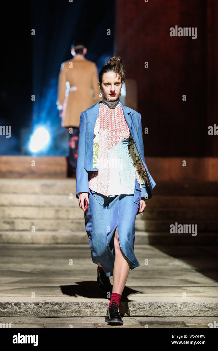 Oppo Model High Resolution Stock Photography and Images - Alamy