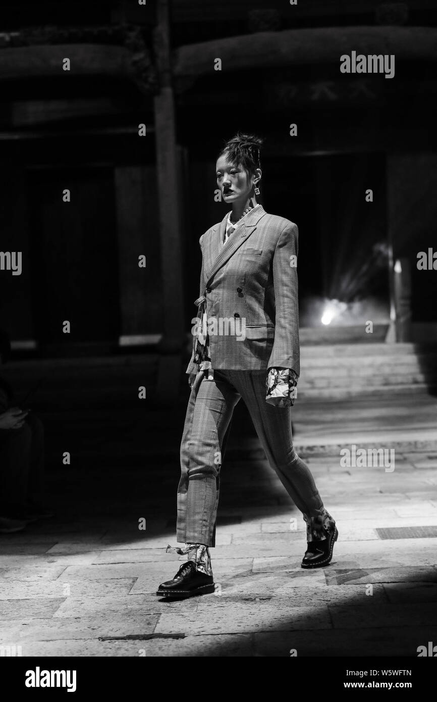 Oppo model hi-res stock photography and images - Alamy