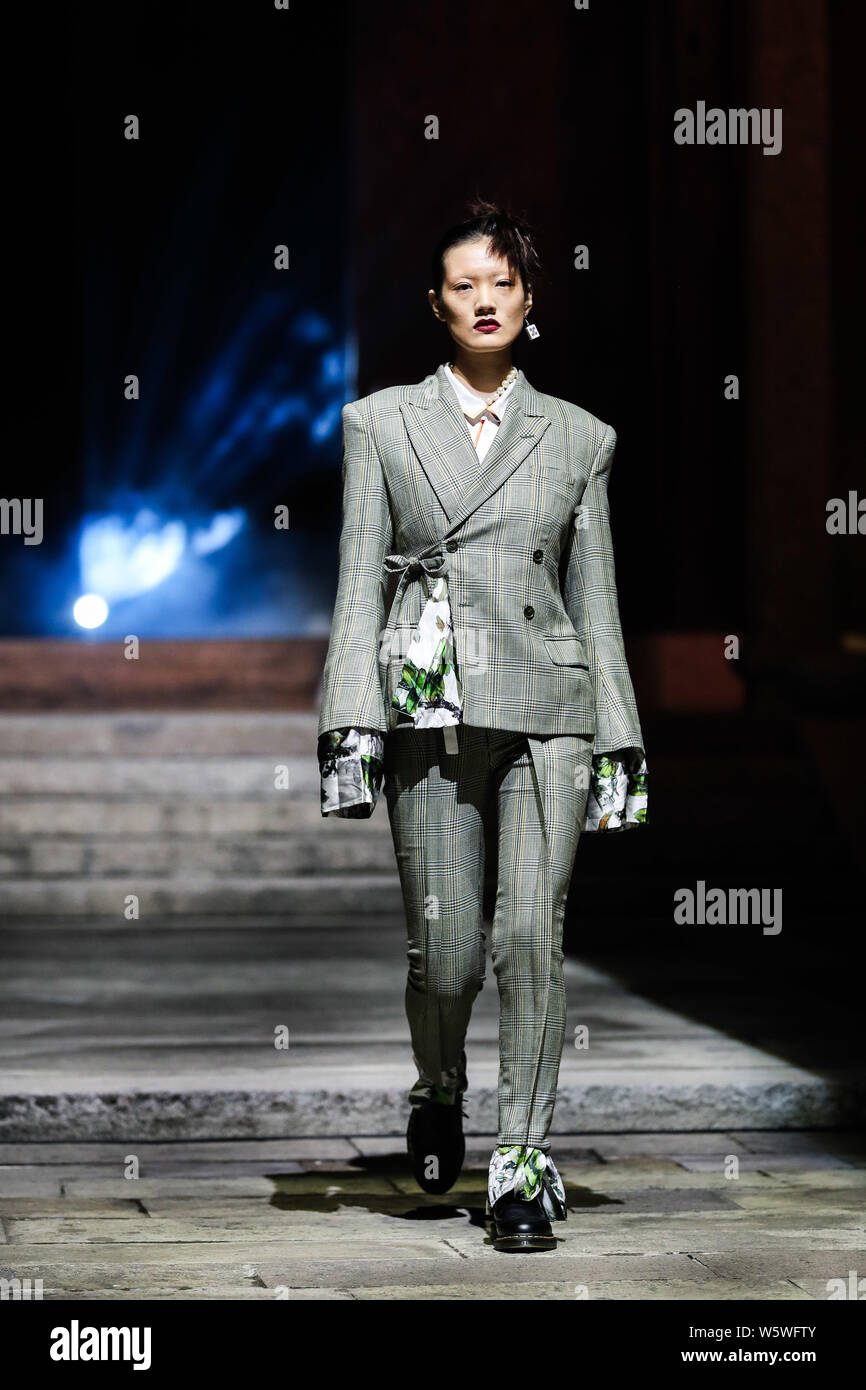 Oppo model hi-res stock photography and images - Alamy