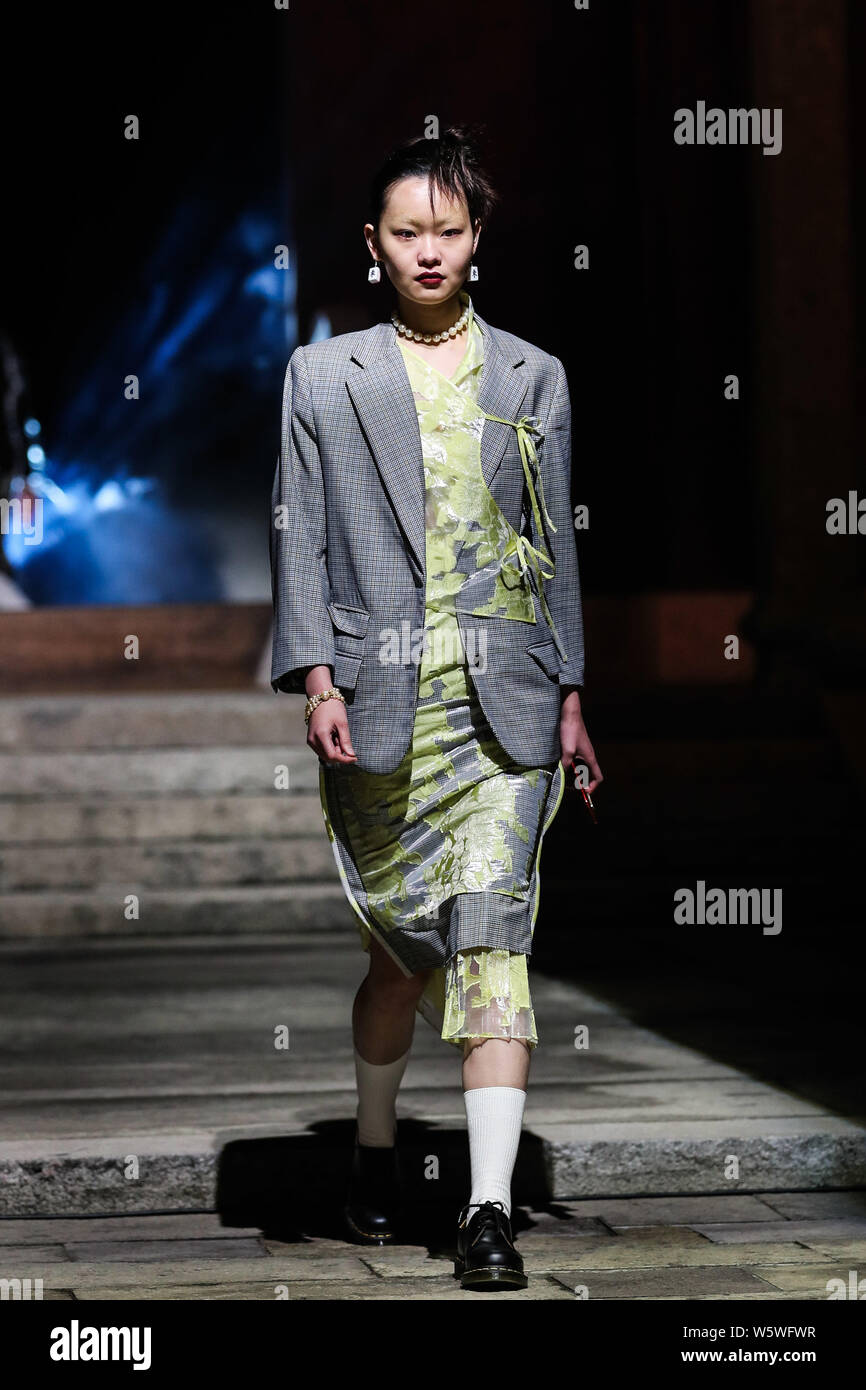 Oppo Model High Resolution Stock Photography and Images - Alamy