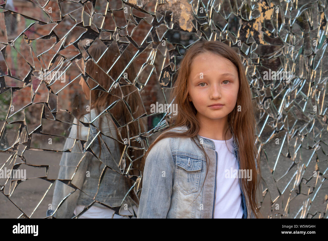 Girl looking in a broken mirror hi-res stock photography and images - Alamy